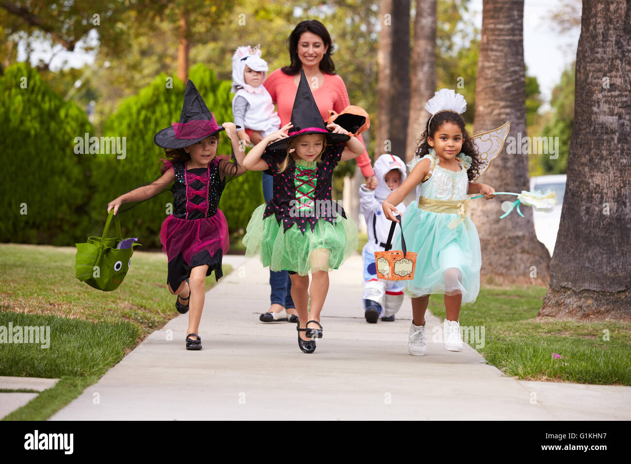 Trick or treat children with candy hi-res stock photography and images ...