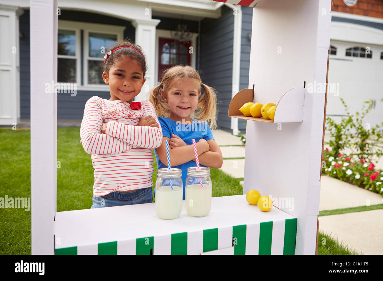 Children selling lemonade hi-res stock photography and images - Alamy
