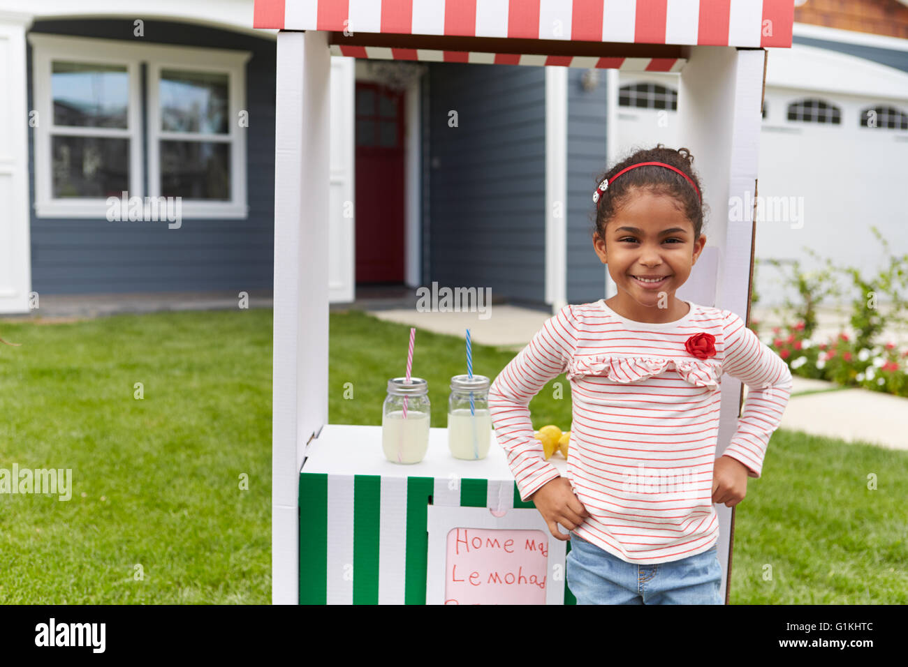 Children selling lemonade hi-res stock photography and images - Alamy