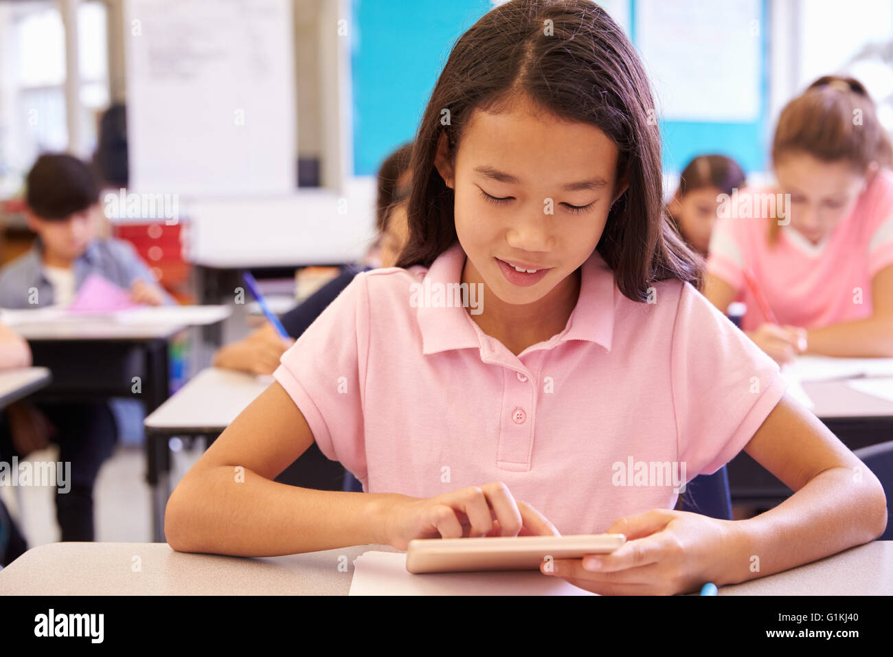 Teen girls computer school hi-res stock photography and images - Alamy
