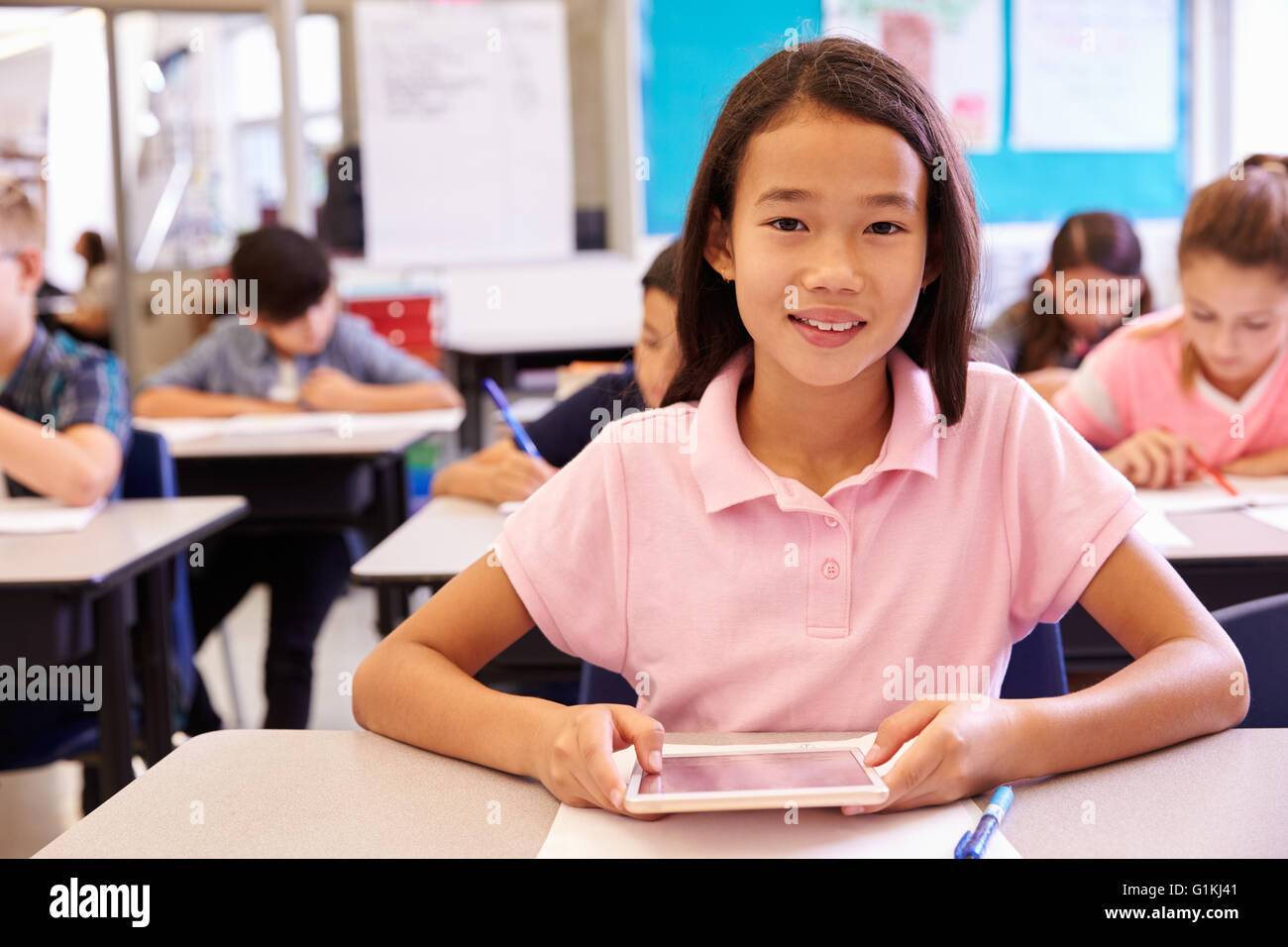 Teen girls computer school hi-res stock photography and images - Alamy