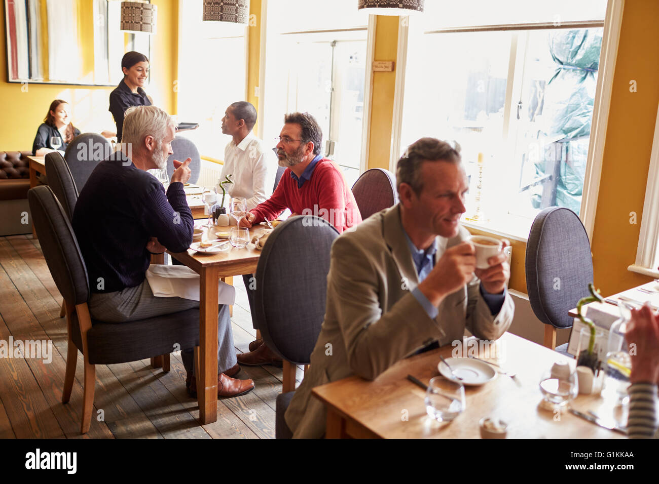 Interior restaurant people overview hi-res stock photography and images ...