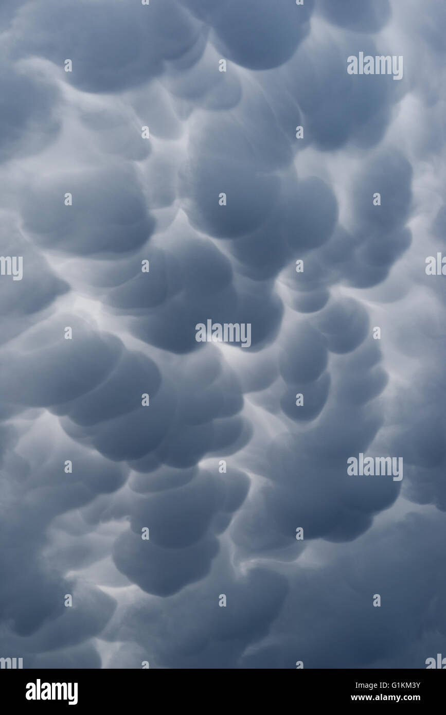 Dark cloud formation hi-res stock photography and images - Alamy