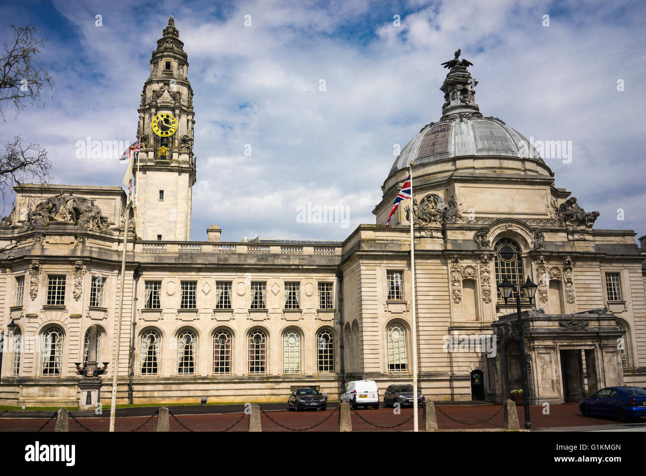 Cardiff city hall hi-res stock photography and images - Alamy