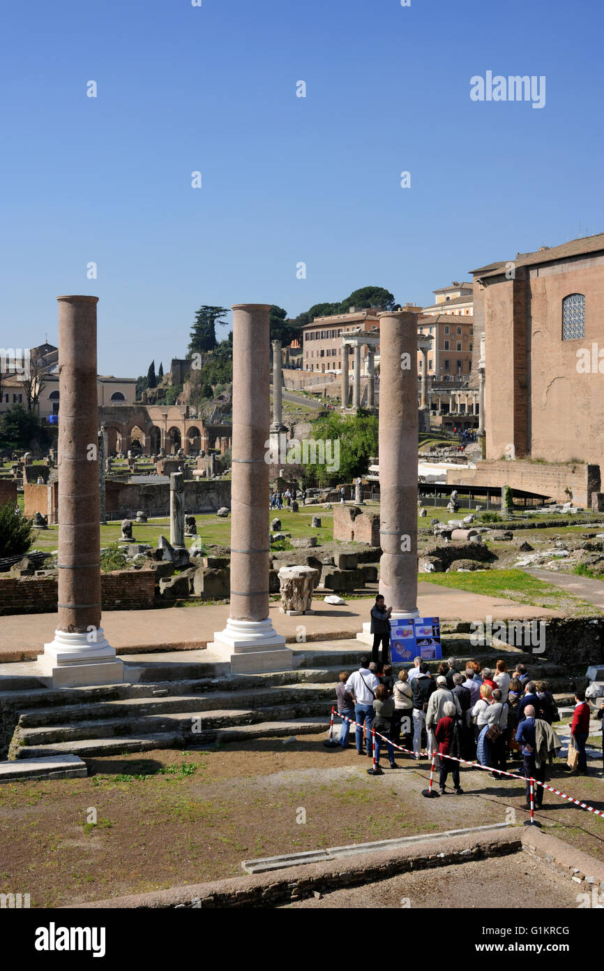 Tourists ancient temples hi-res stock photography and images - Alamy