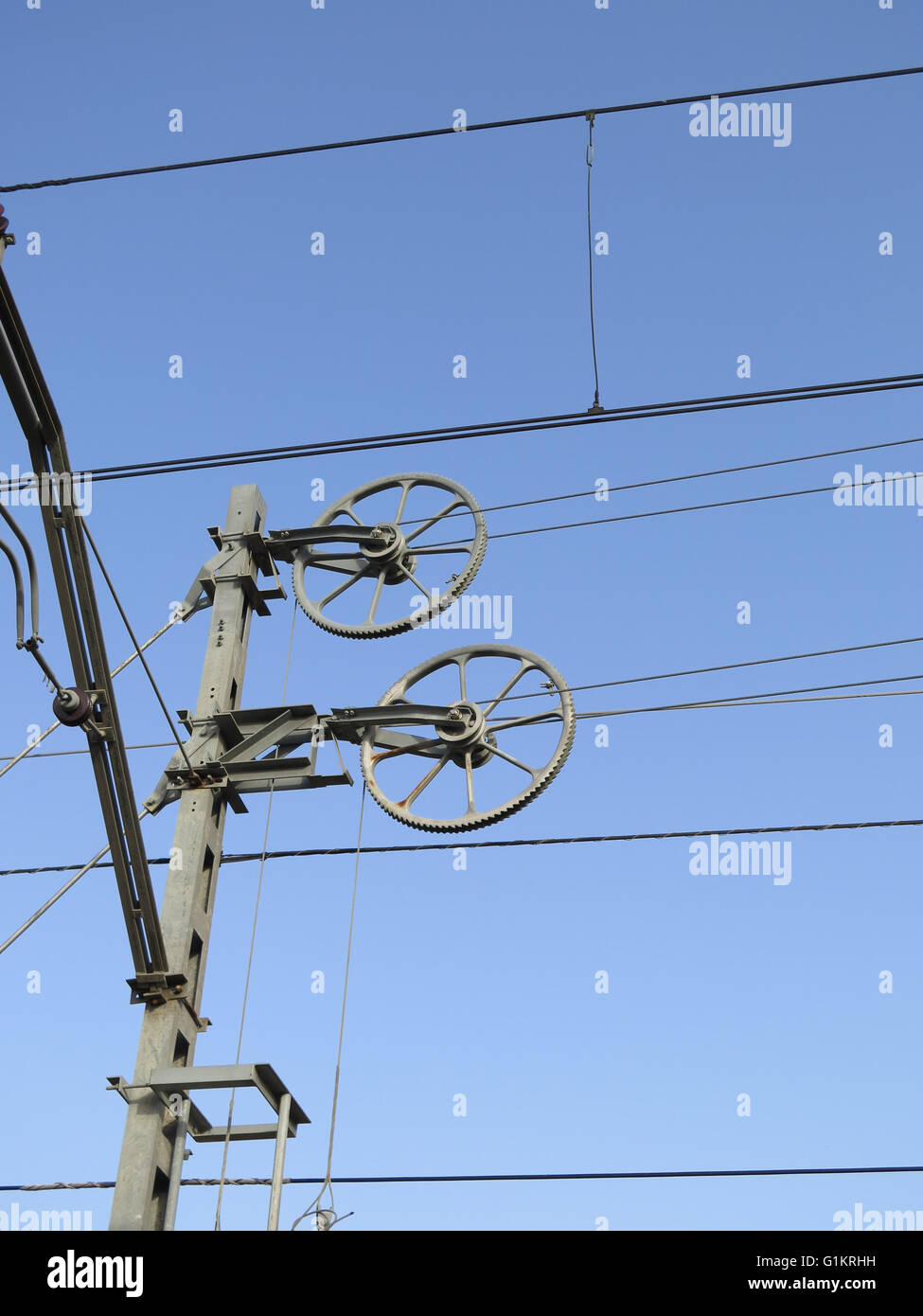 Overhead line hi-res stock photography and images - Alamy