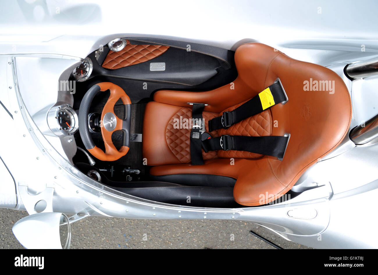 Open cockpit sports car hi-res stock photography and images - Alamy