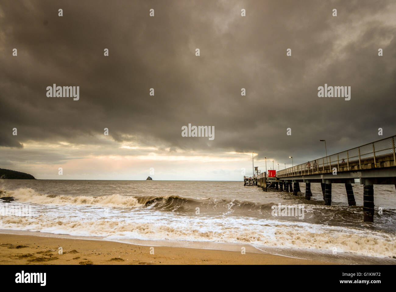 Australian beach in the height of Summer Stock Photo - Alamy