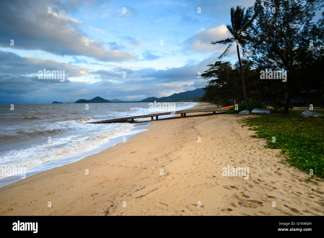 Australian beach in the height of Summer Stock Photo - Alamy