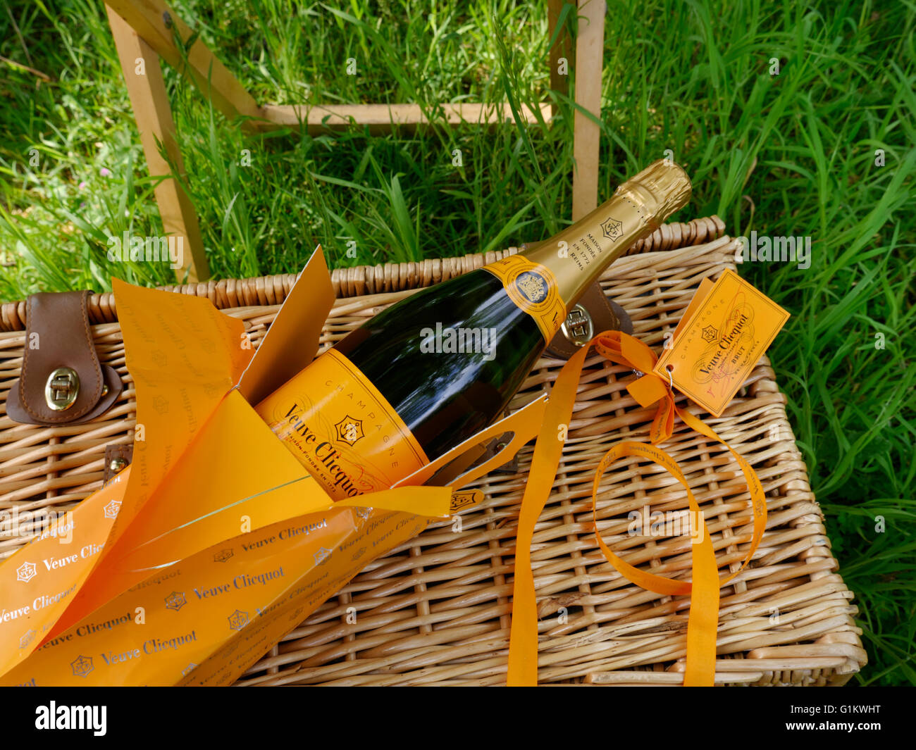 Veuve Clicquot luxury Champagne bottle & presentation box on alfresco ...