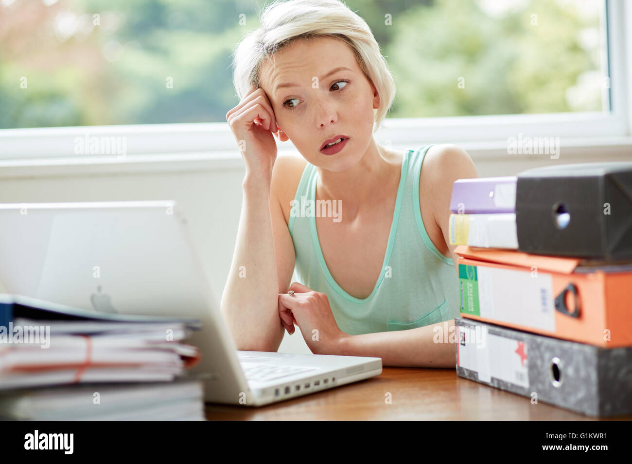 College female study book hi-res stock photography and images - Alamy