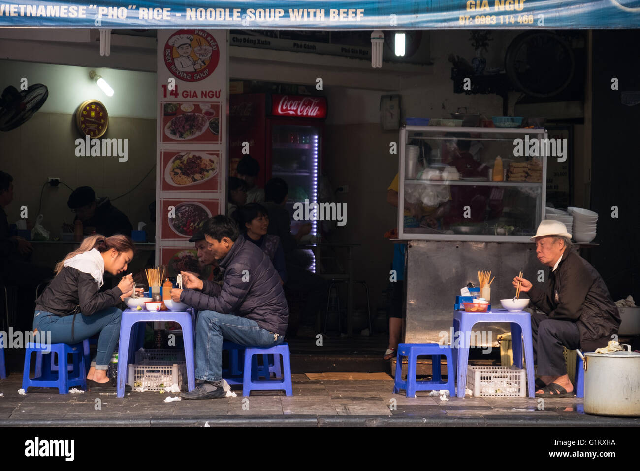 People eating in a Pho restaurant in Hanoi's Old Quarter Stock Photo ...