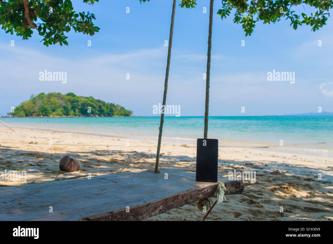 smartphone on the beach Stock Photo - Alamy
