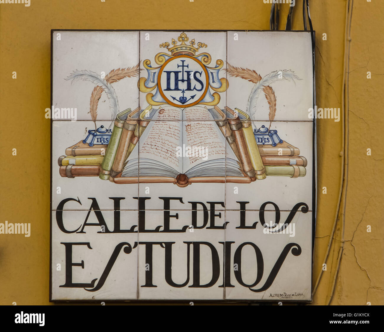 Vintage painted signs hi-res stock photography and images - Alamy