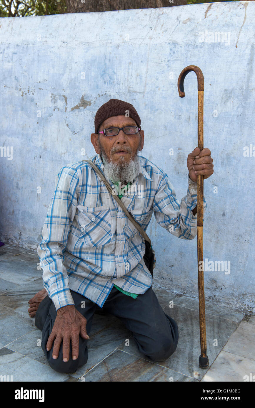 Beggar With Cane, Shah-e-Alam Mosque, Ahmedabad Stock Photo - Alamy