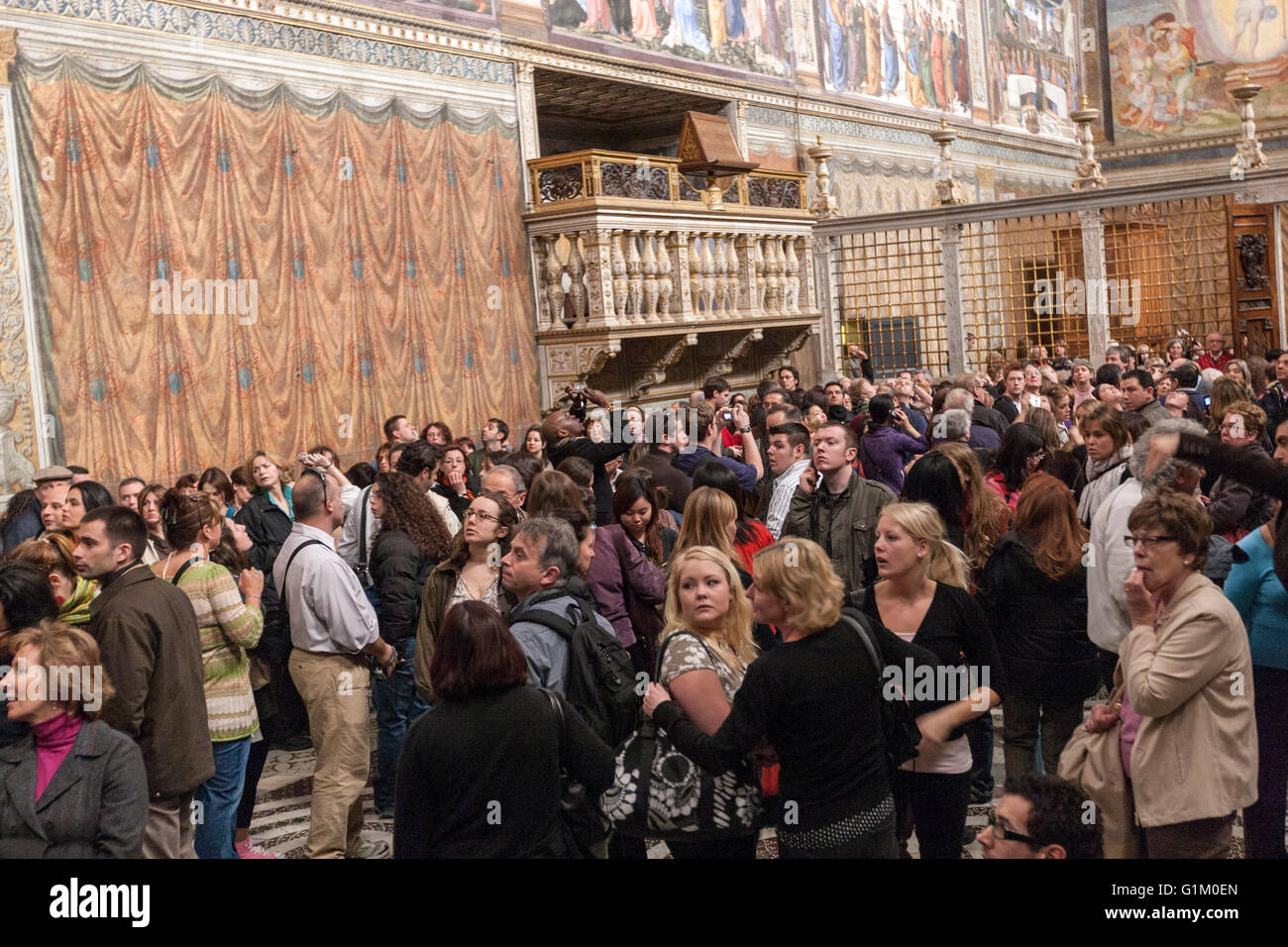 Overcrowded overcrowding hi-res stock photography and images - Alamy