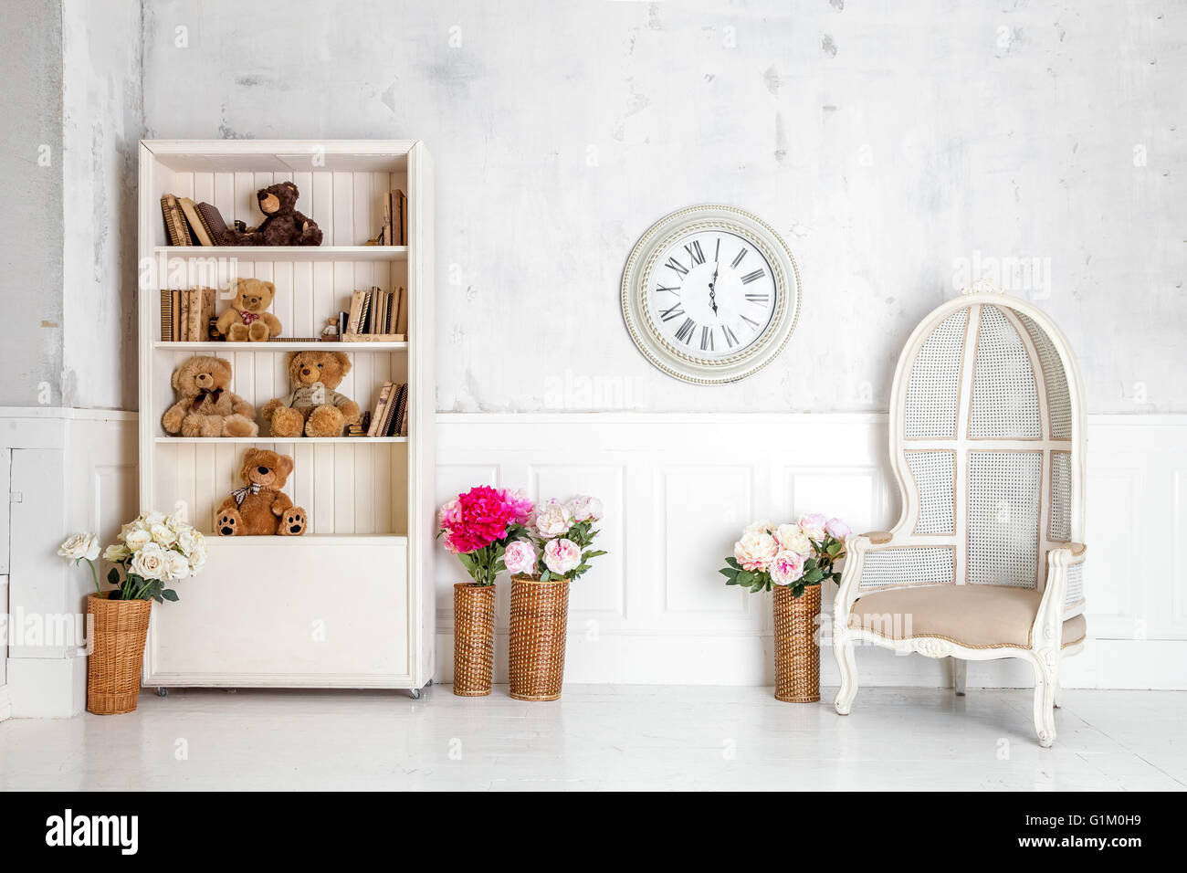 Modern light room interior Stock Photo - Alamy