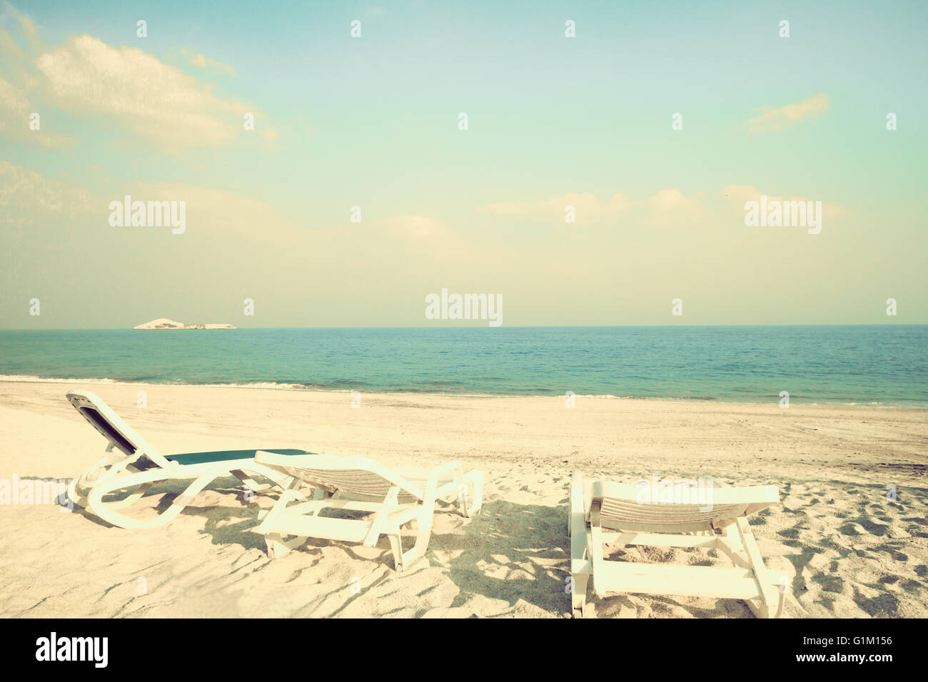 Vintage beach hi-res stock photography and images - Alamy