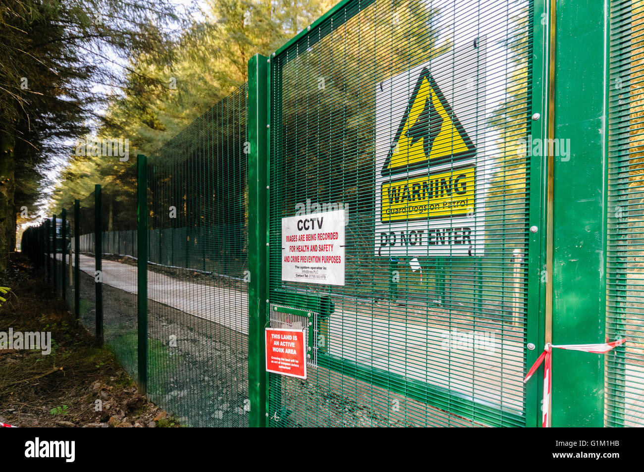 Security signs hi-res stock photography and images - Alamy