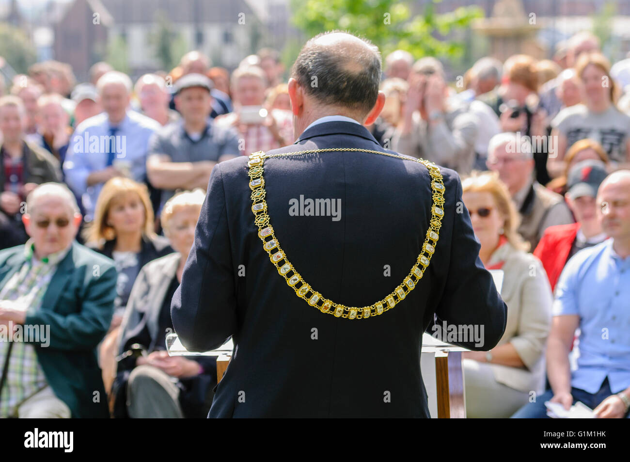 A city mayor wearing his chain of office gives a speech to a group of ...