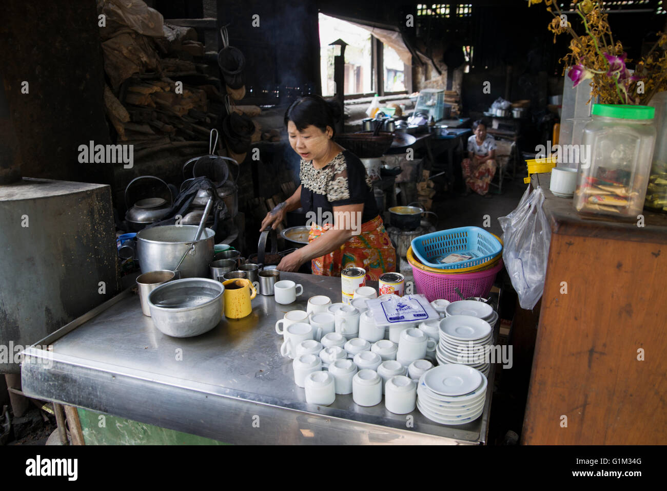 Chef cooking in Mandalay Myanmar Stock Photo - Alamy