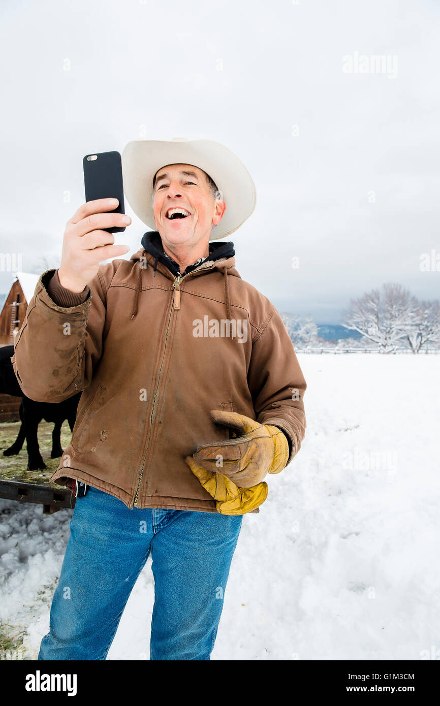 Farmer using cell phone hi-res stock photography and images - Alamy
