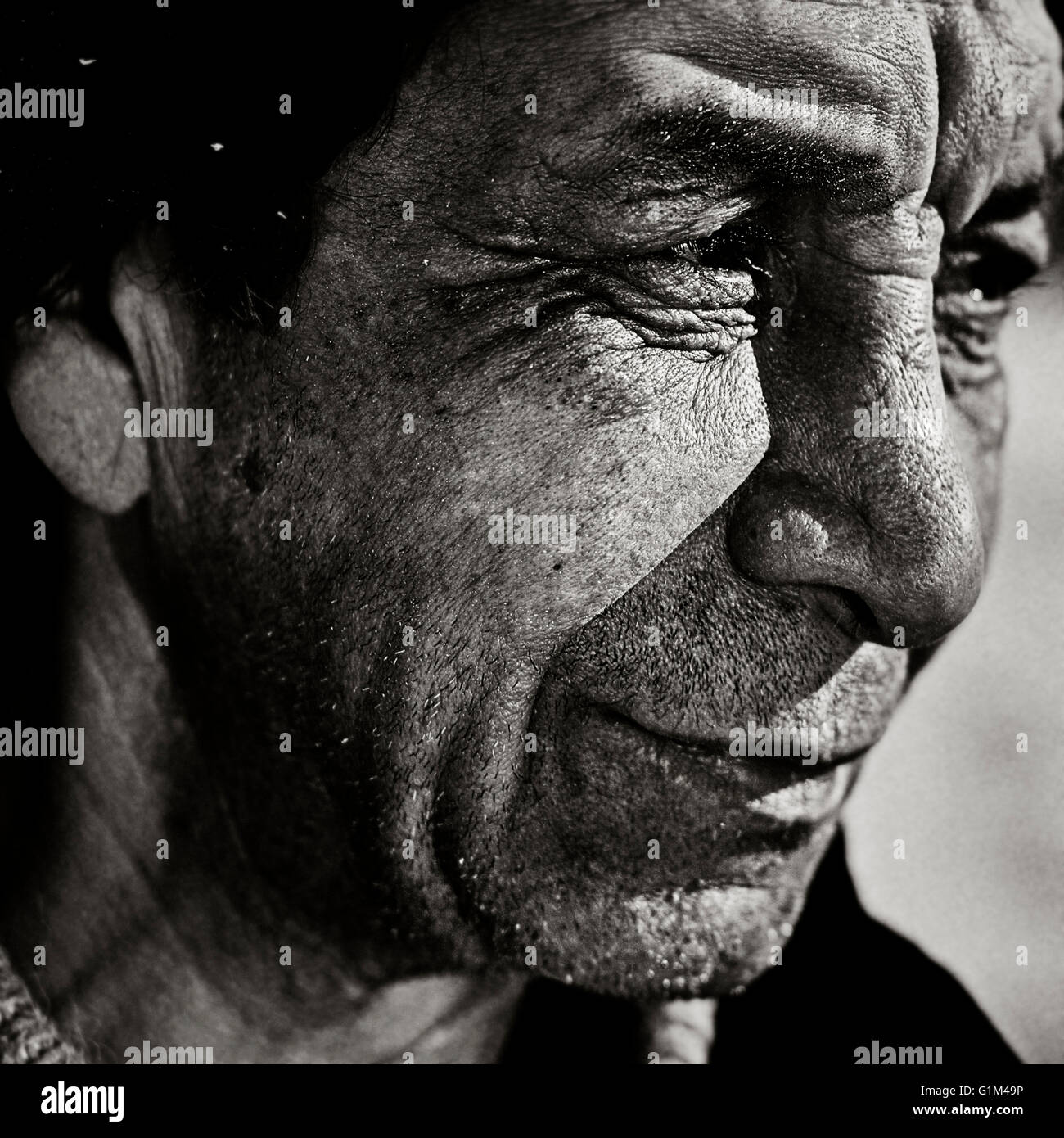 Caucasian man with wrinkled face Stock Photo - Alamy