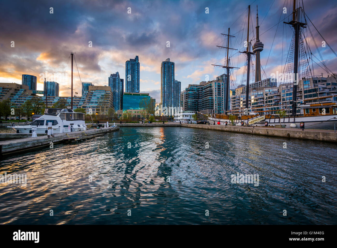 Marina and the downtown skyline at sunset, at the Harbourfront in ...