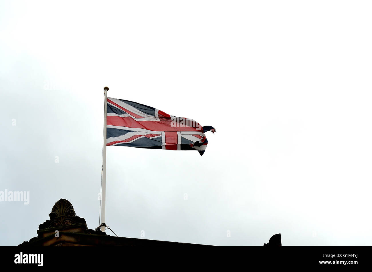 Flag of uk flying hi-res stock photography and images - Alamy