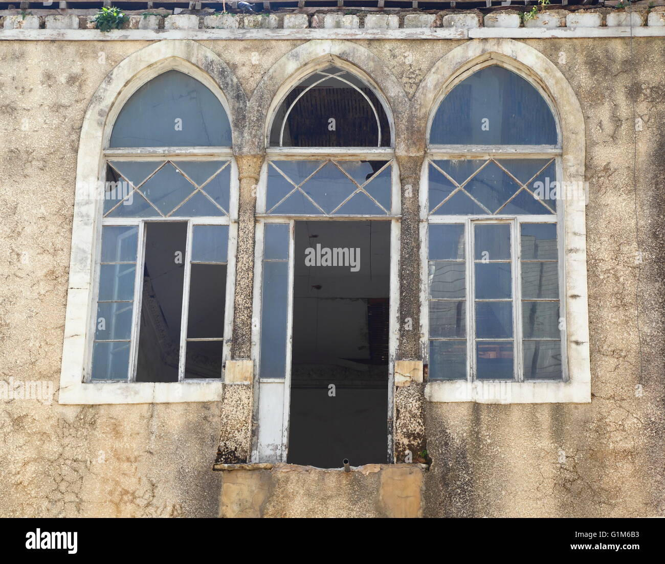Triple arch window hi-res stock photography and images - Alamy