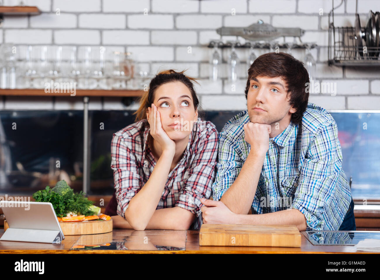 Women thinking kitchen hi-res stock photography and images - Alamy