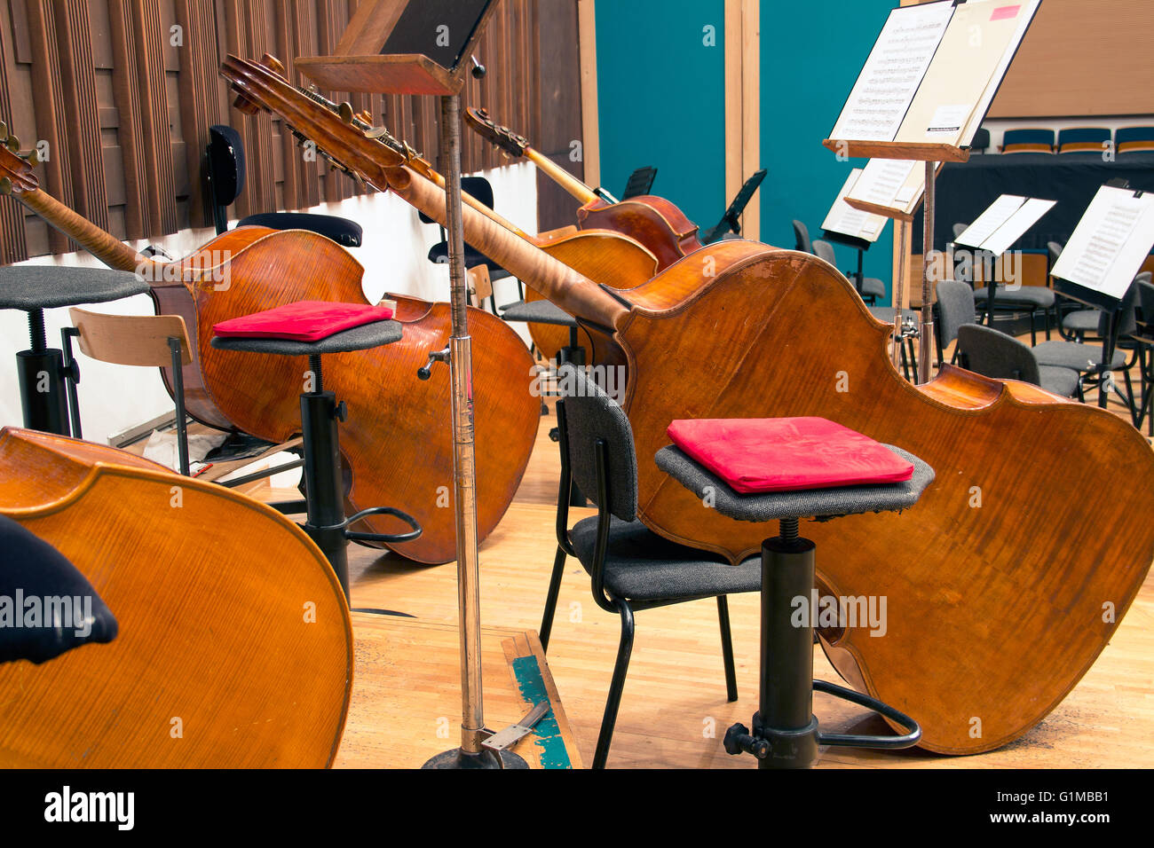 Stage instruments hi-res stock photography and images - Alamy