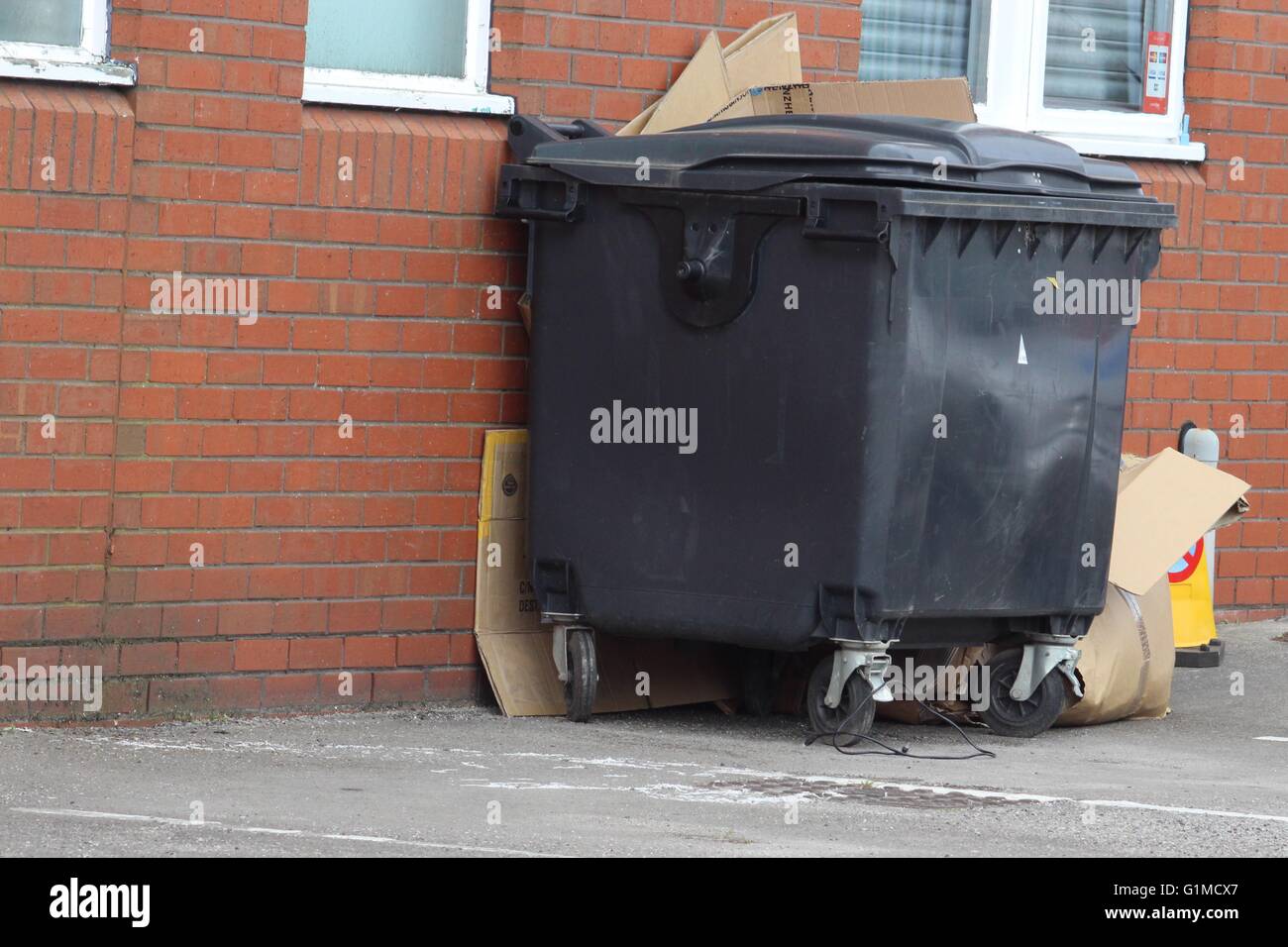 Industrial garbage bin hi-res stock photography and images - Alamy
