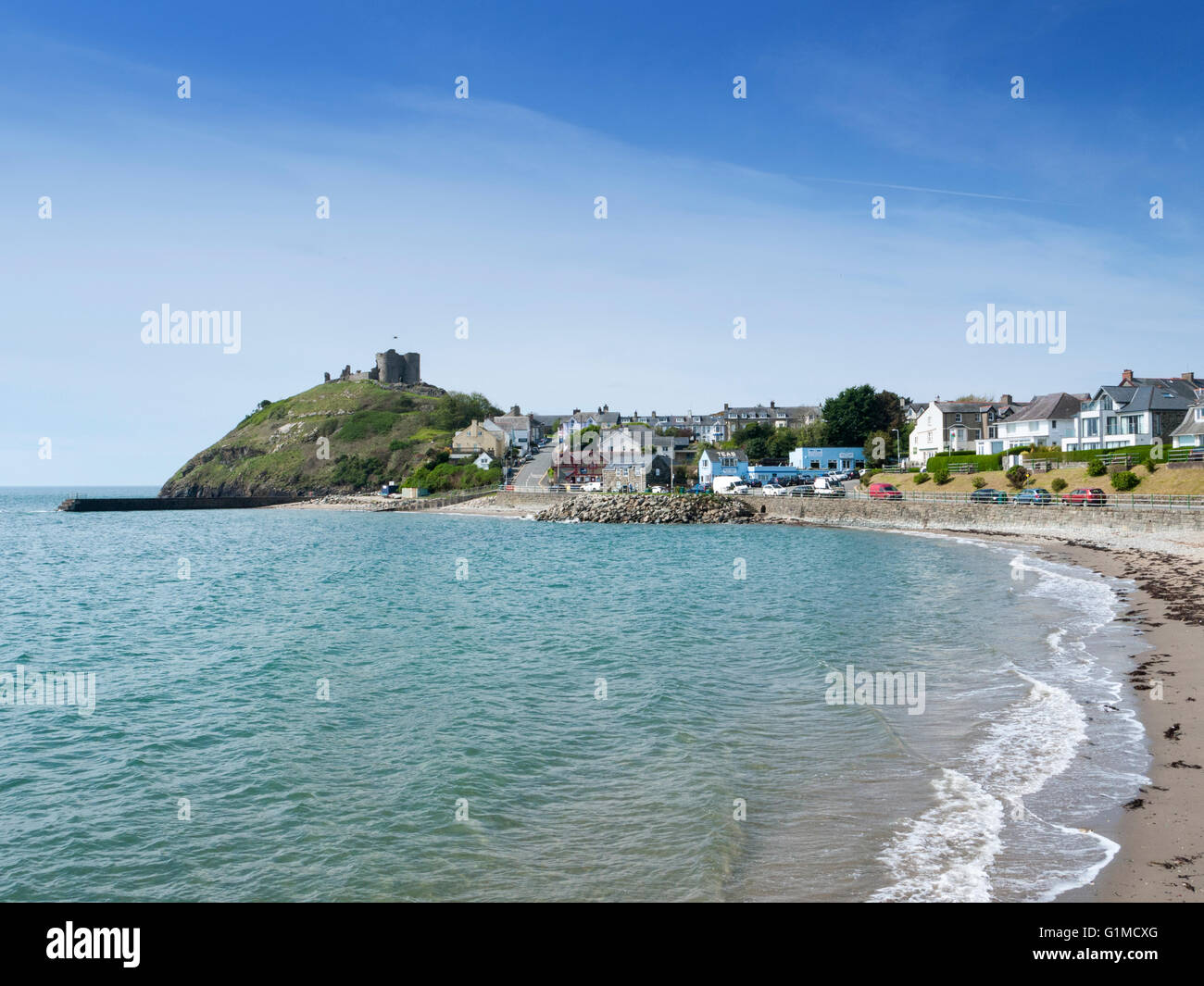 Criccieth castle and beach hi-res stock photography and images - Alamy