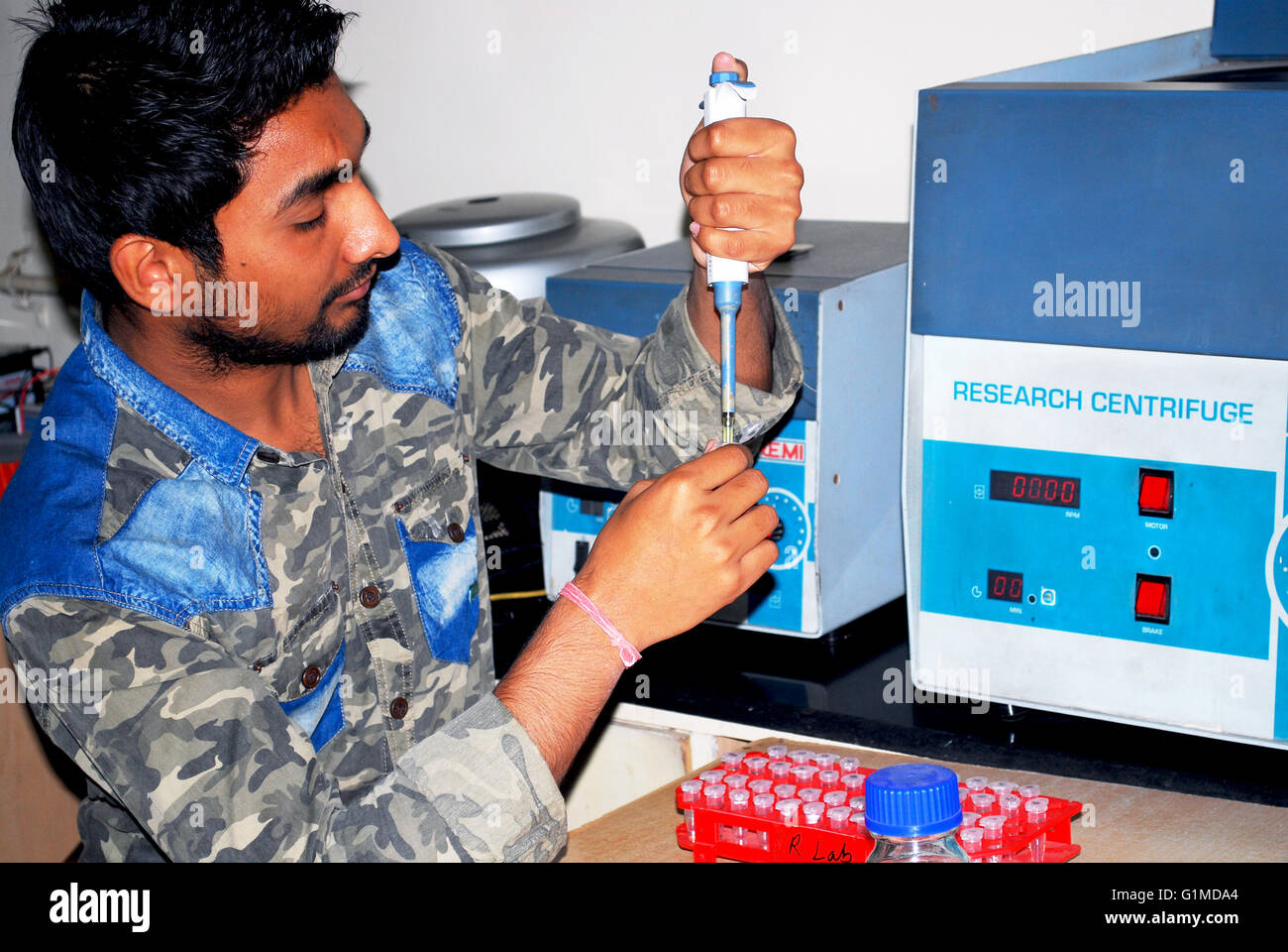 Young student Scientists observing in the Laboratory Stock Photo - Alamy