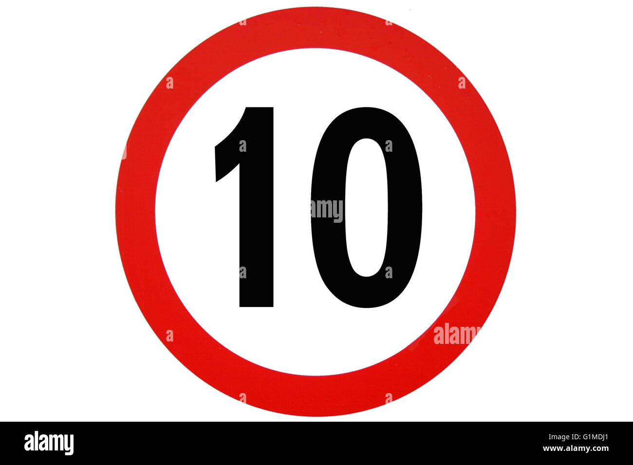 Circular road sign hi-res stock photography and images - Alamy