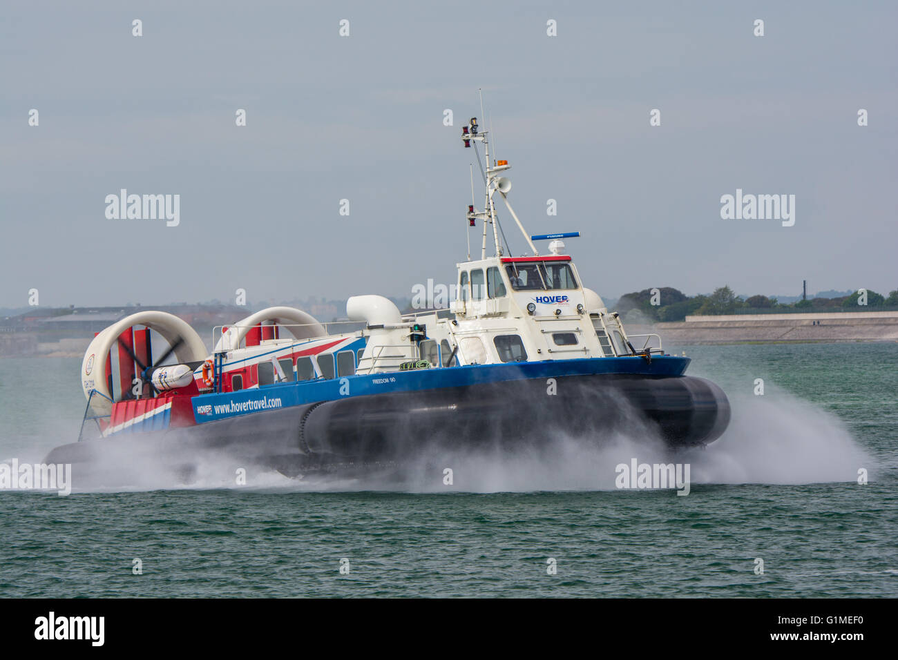 Freedom 90 hovercraft approaching Portsmouth & Southsea Hovercraft ...