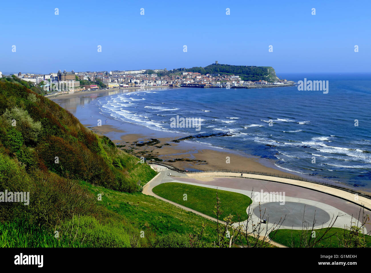 SCARBOROUGH, YORKSHIRE, UK. MAY 09, 2016. The bay with the old ...