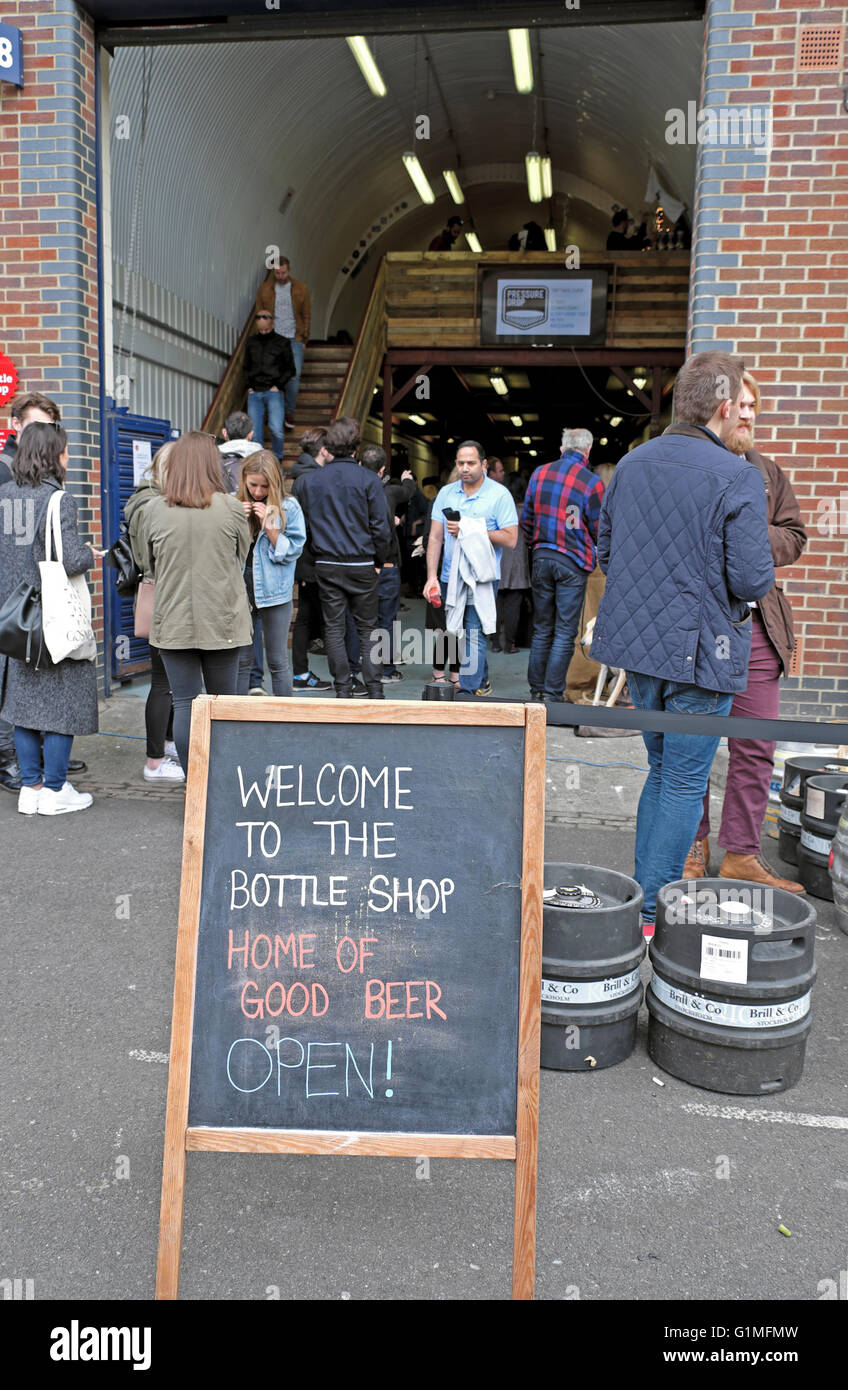 Bottle shop hi-res stock photography and images - Alamy