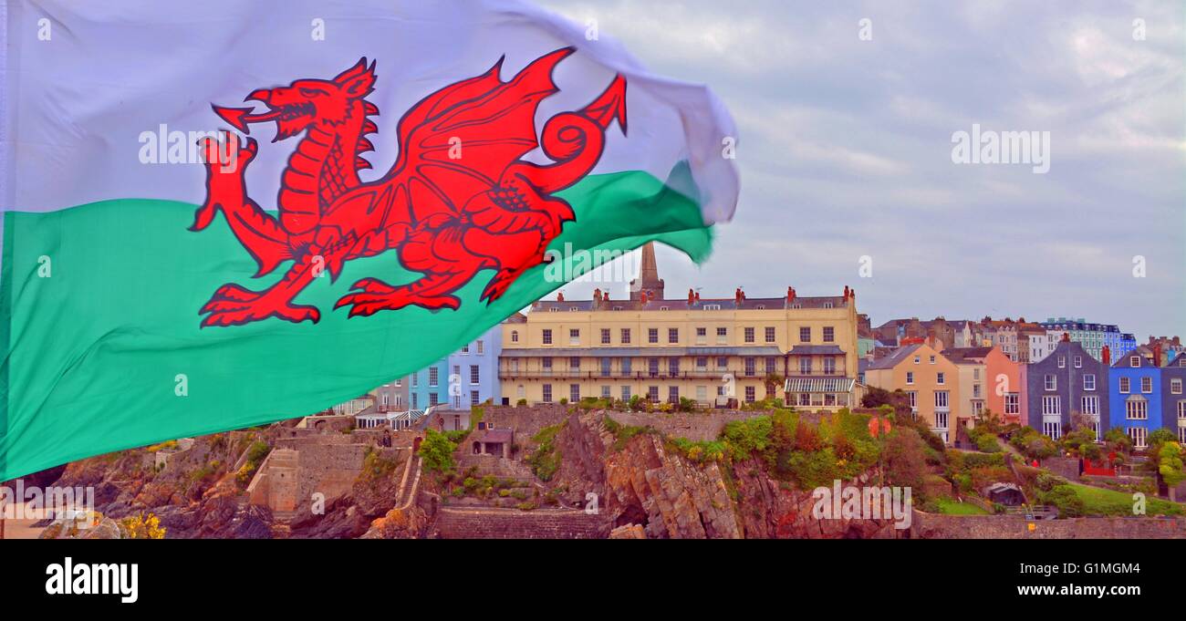 Wales, Tenby - In front the Welsh National Flag Stock Photo - Alamy
