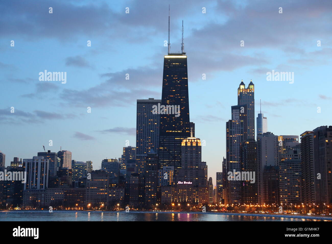 North side downtown chicago hi-res stock photography and images - Alamy