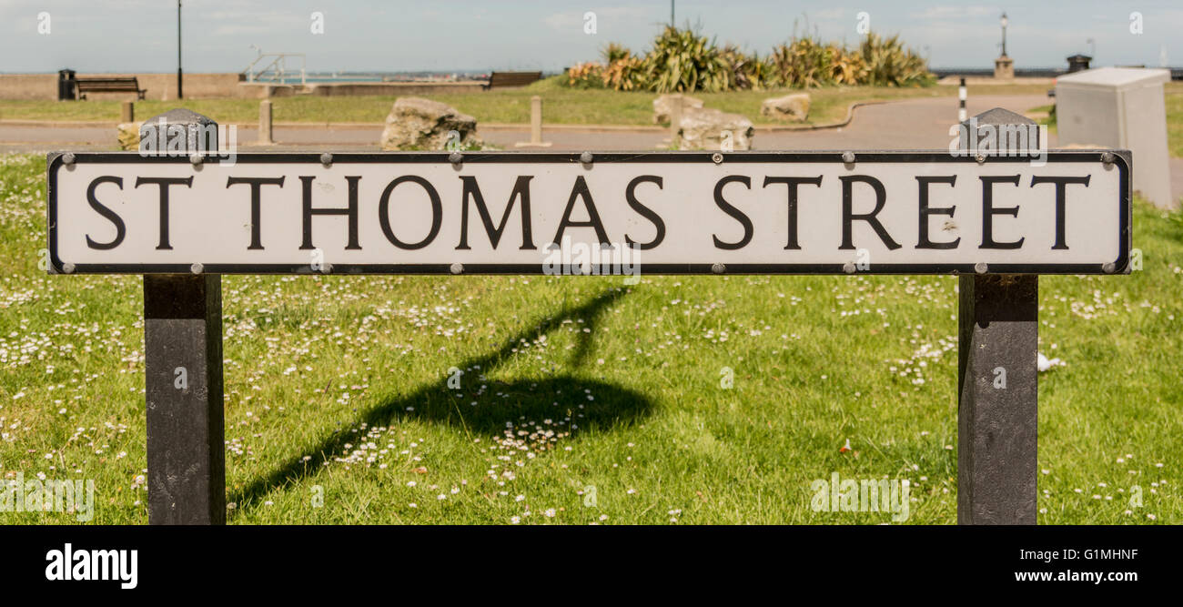 St Thomas Street - street / road name Stock Photo - Alamy