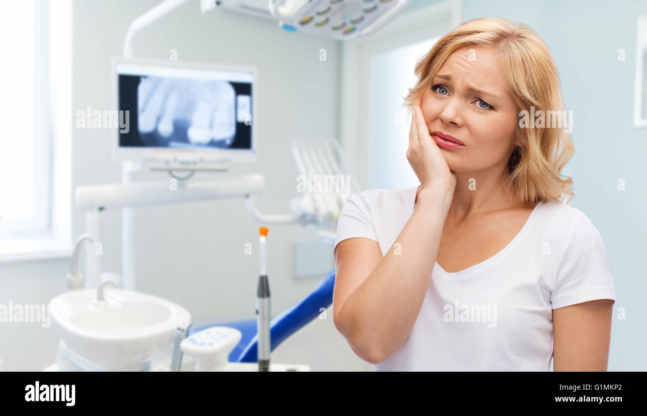 Dental clinic advertisement hi-res stock photography and images - Alamy