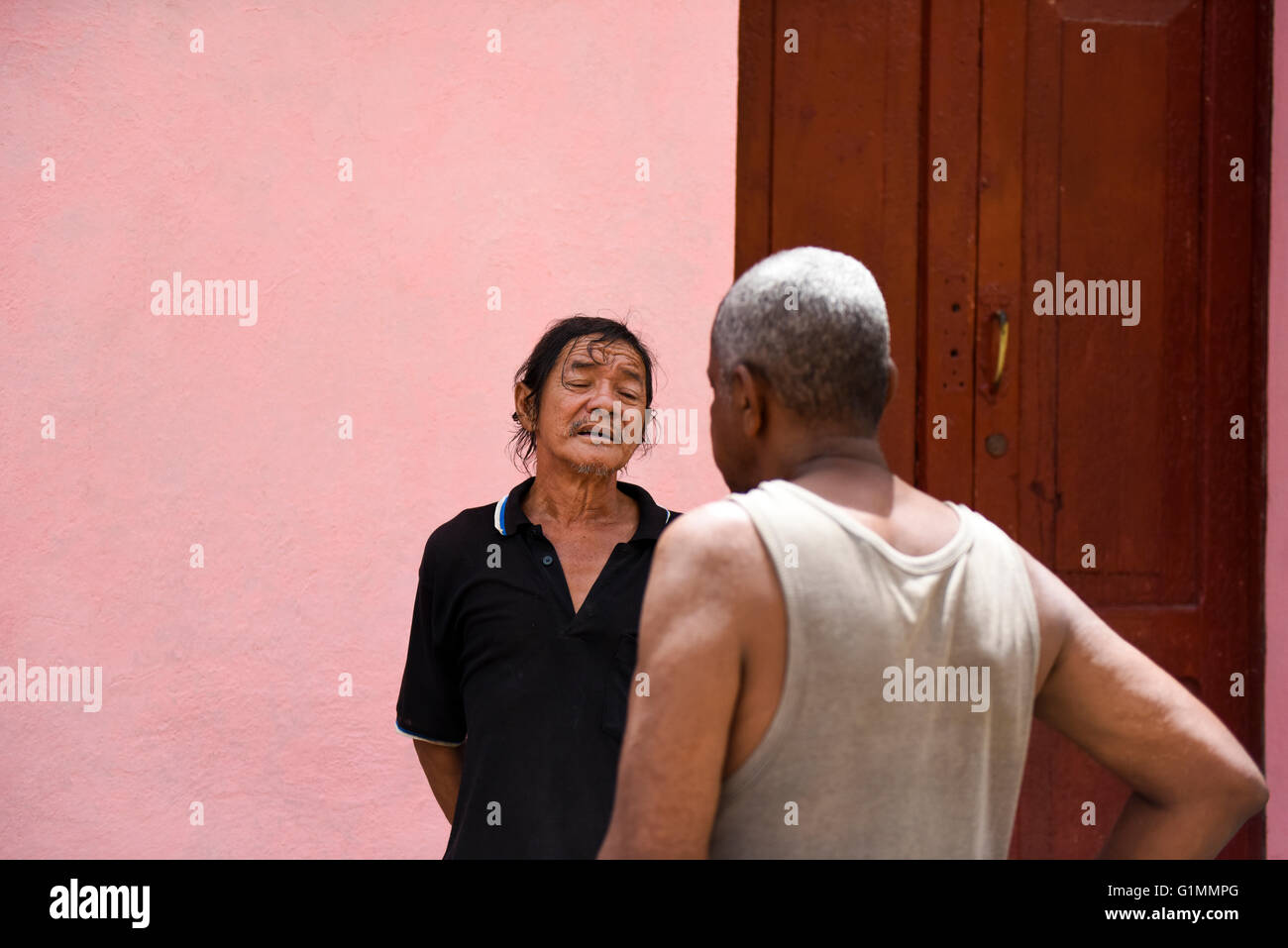 Two men talking in house hi-res stock photography and images - Alamy