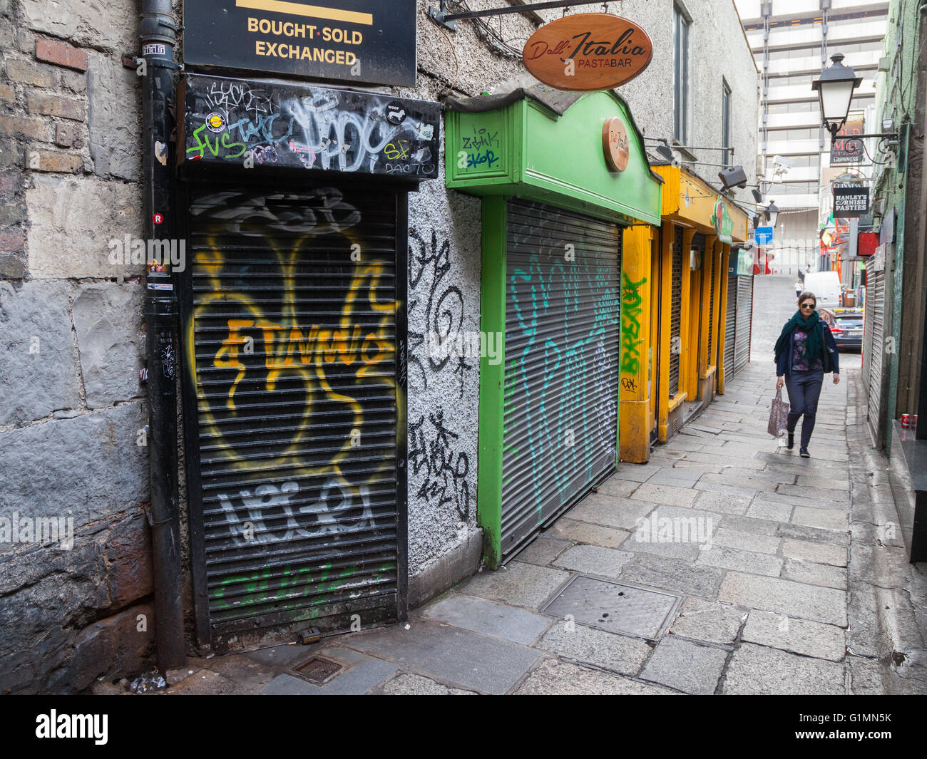 A street scene in Dublin's Temple Bar district Stock Photo - Alamy