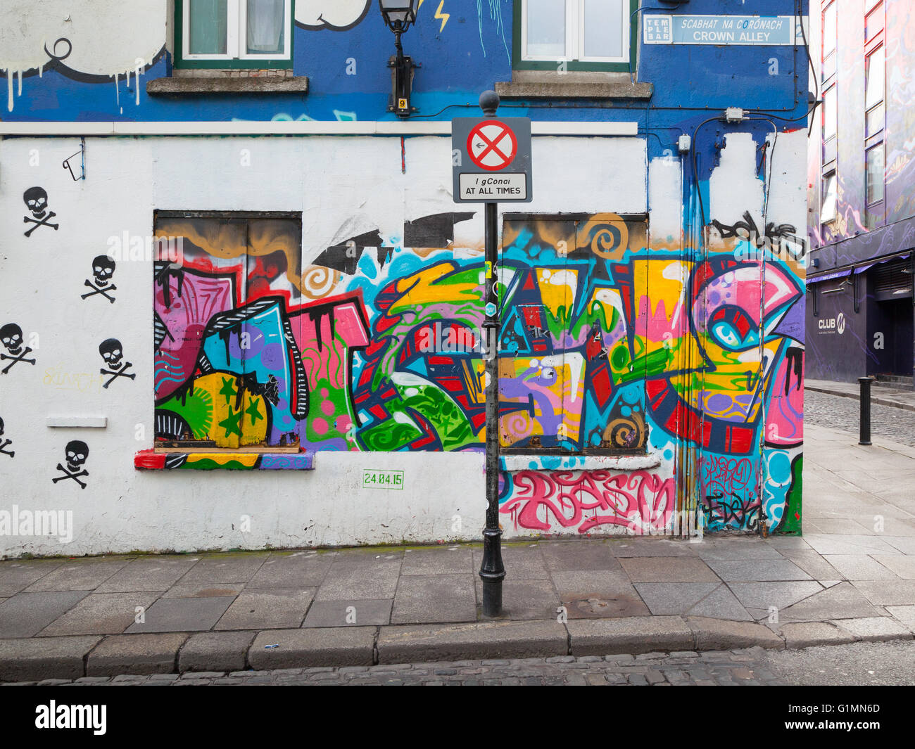Graffiti on a wall in Dublin's Temple Bar district Stock Photo - Alamy
