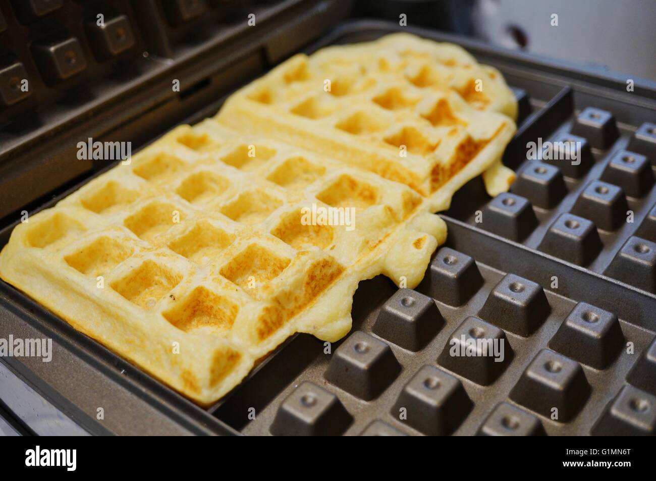 The waffle maker hi-res stock photography and images - Alamy