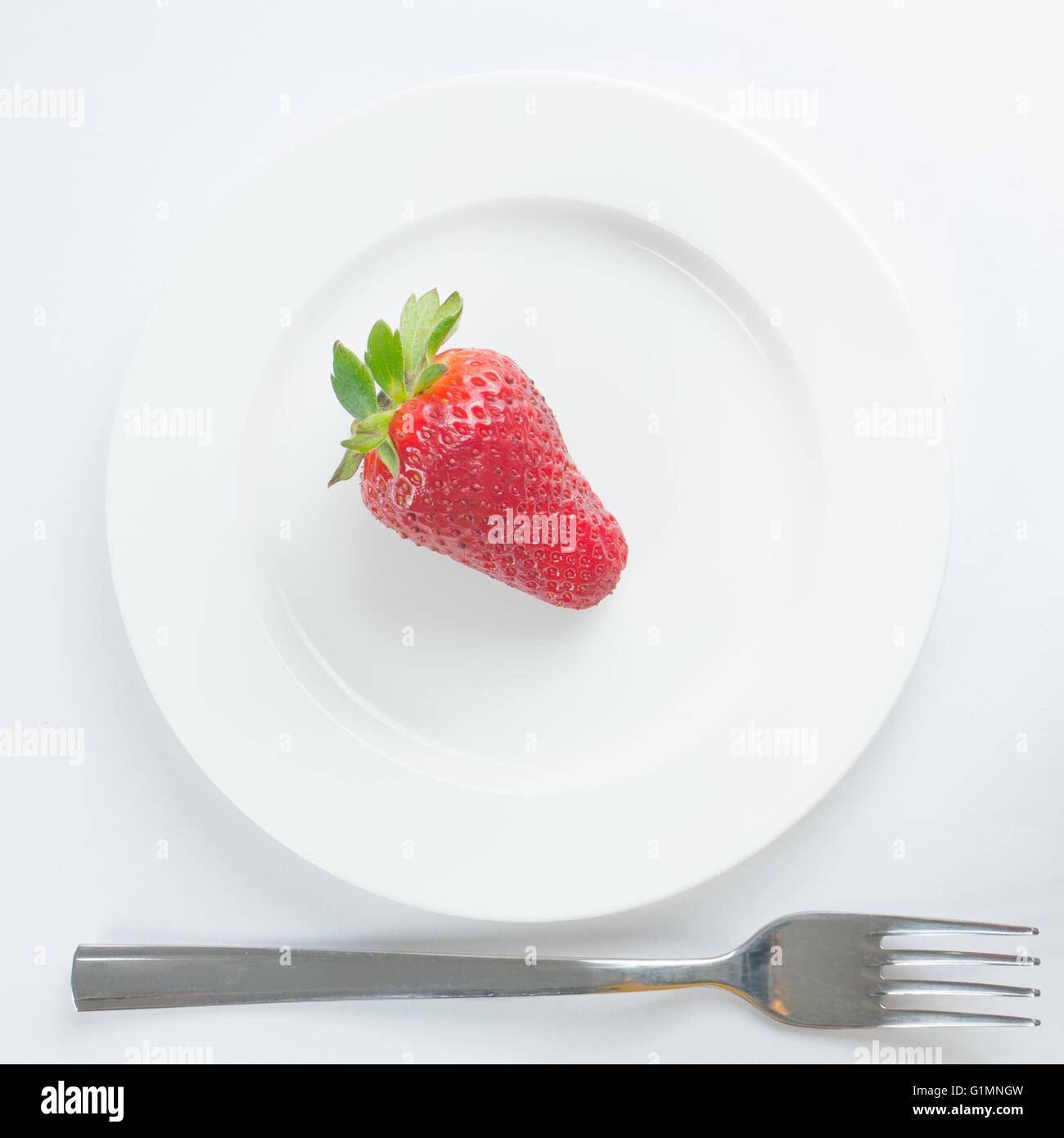 strawberry on plate on white background Stock Photo - Alamy