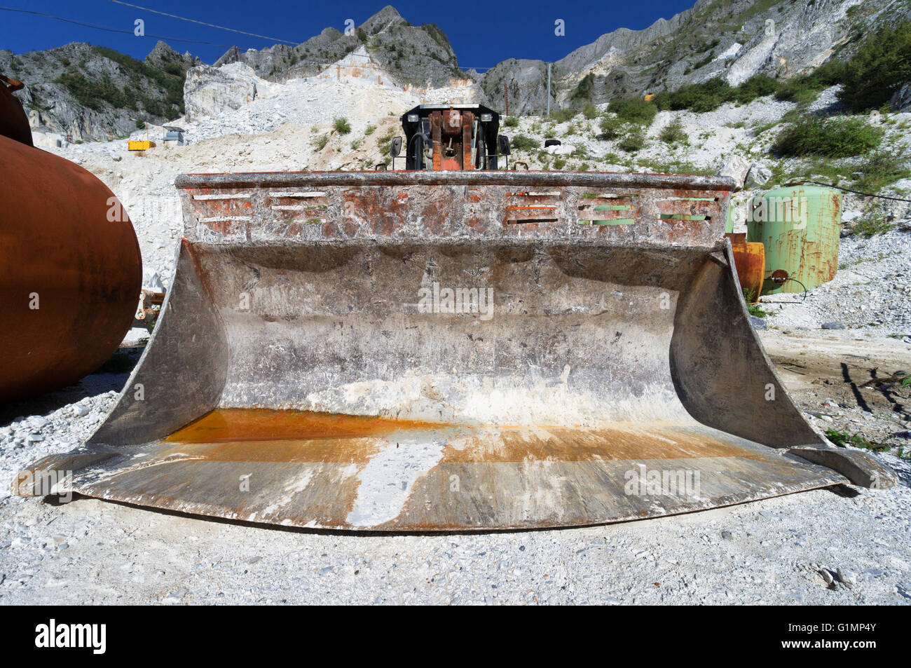 scoop of xcavator in construction site Stock Photo - Alamy