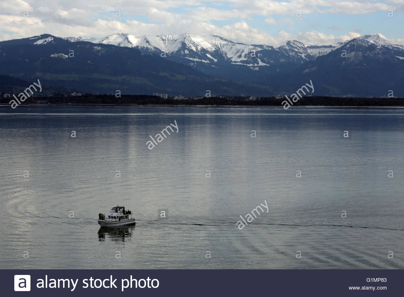 Waves lapping lake shore hi-res stock photography and images - Alamy